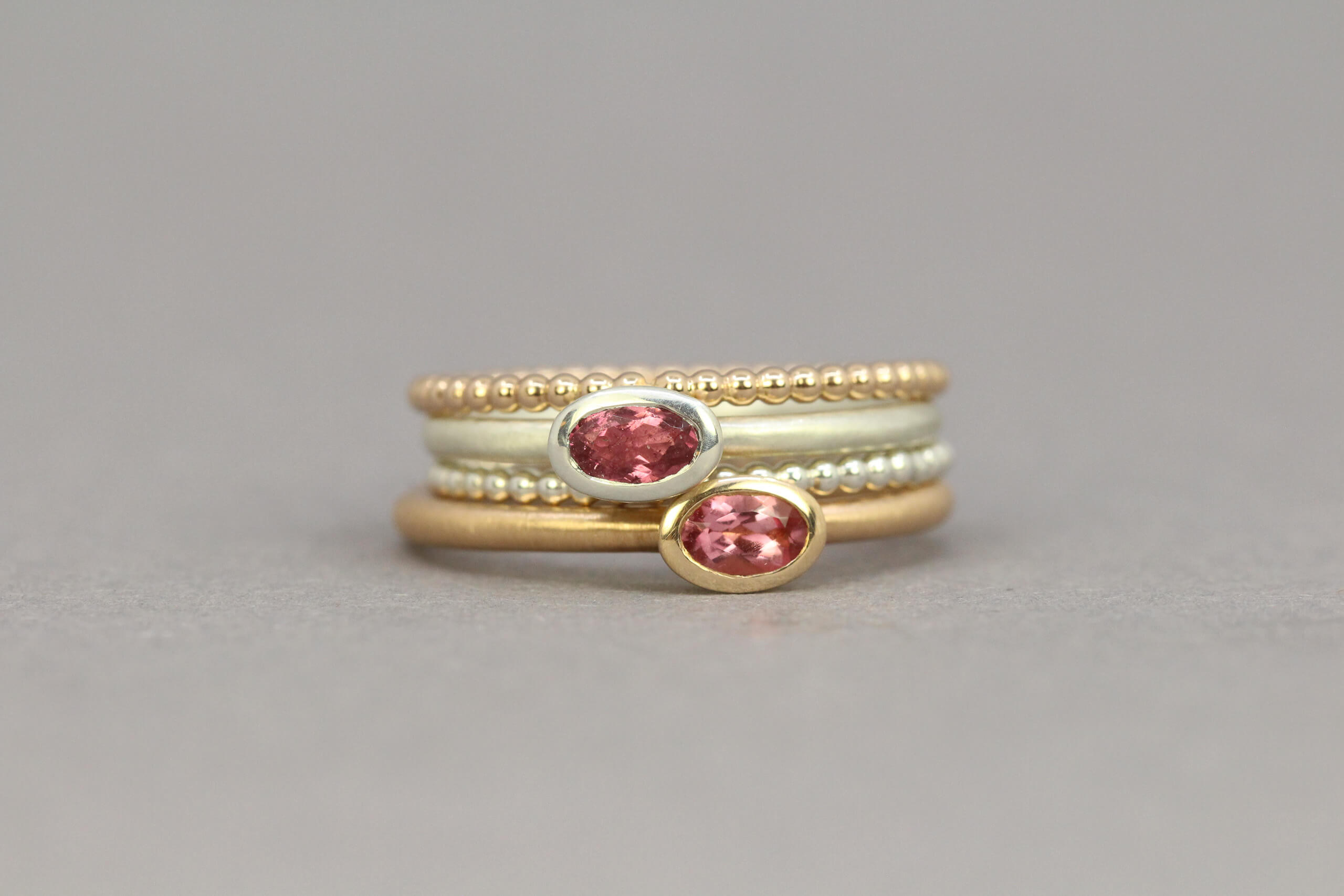 Handgefertigte zarter Ringe aus Silber mit rosa Edelstein finden Sie in ...