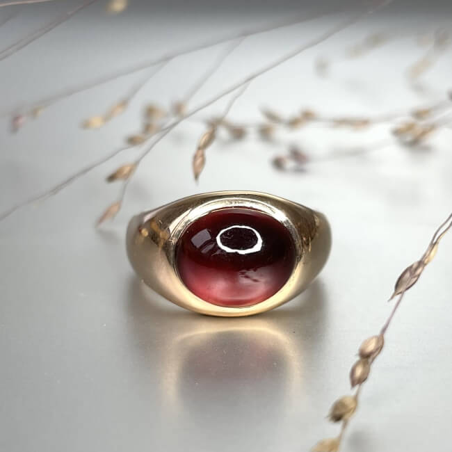 Ausdrucksstarke, breite Ringe aus Gold mit und ohne Stein finden Sie in ...