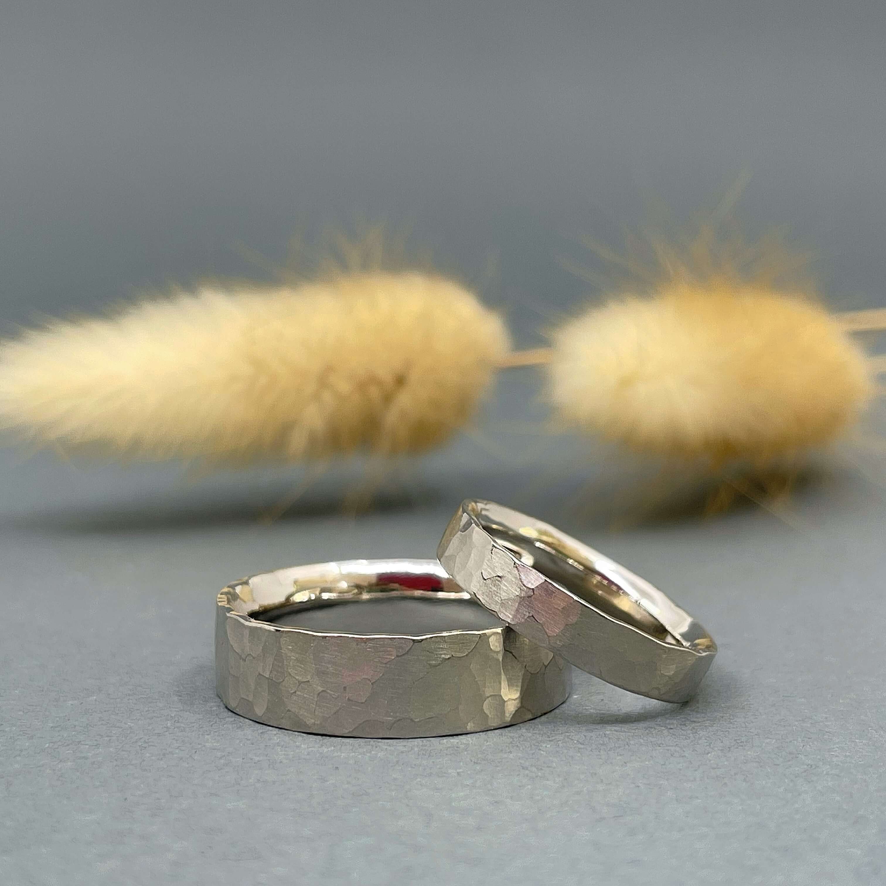 Handgefertigte Trauringe mit außergewöhnlicher Gestaltung im Onlineshop ...